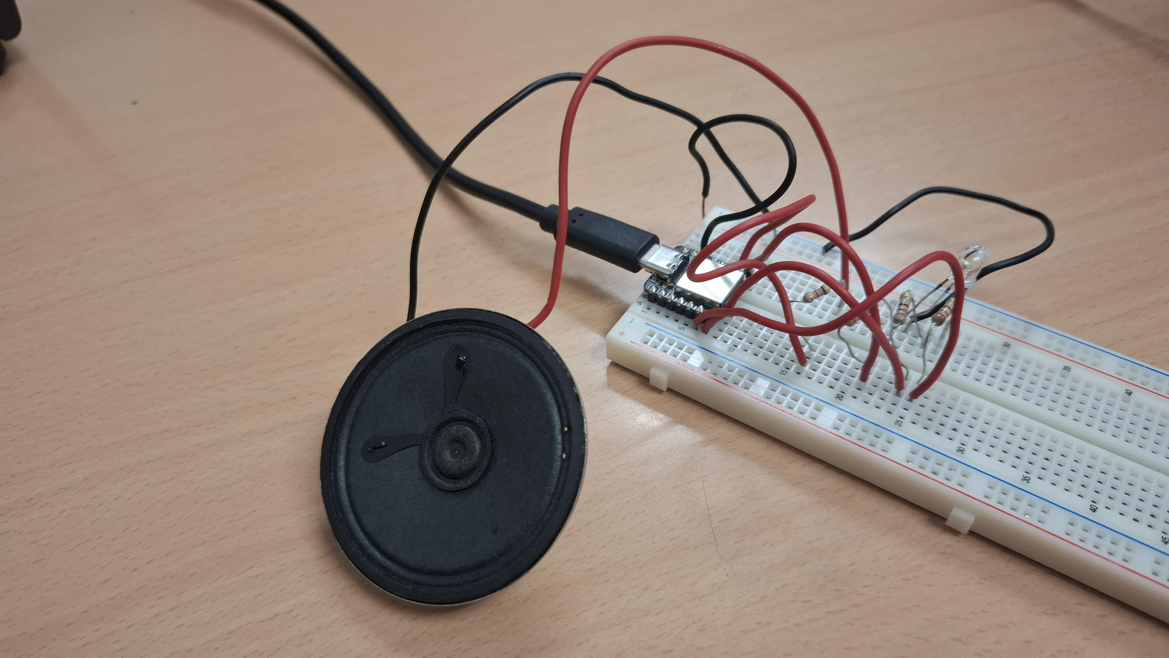Projecte d'Arduino de música i llums